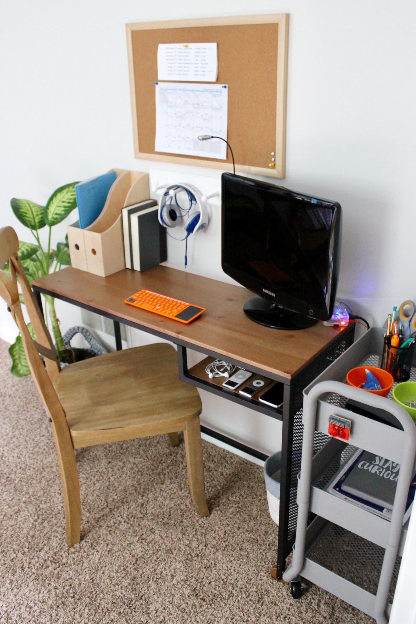 How to Create the Perfect Teen Workspace - Adore Them Parenting